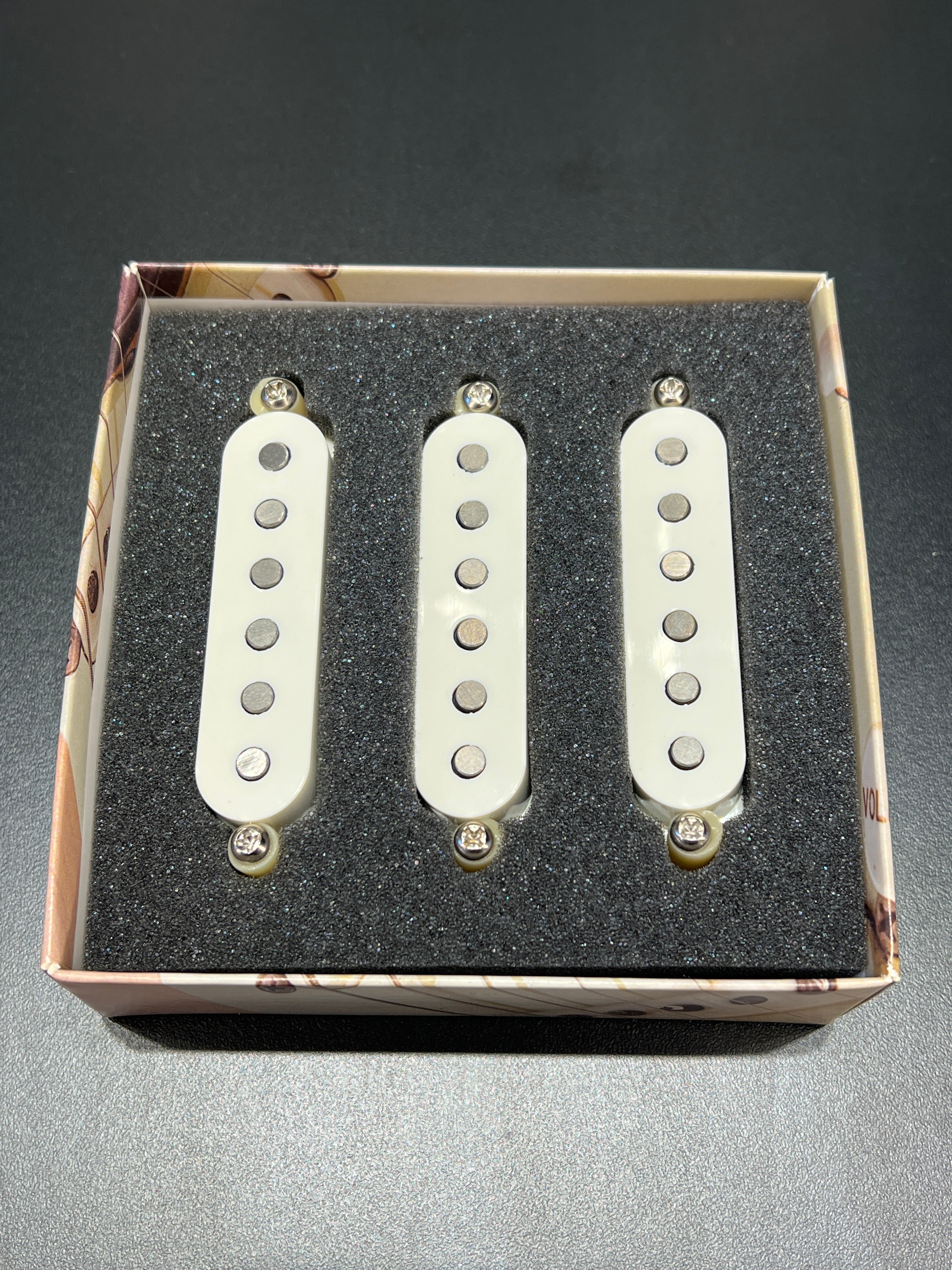 Bare Knuckle Pickups Apache Single-Coil Strat Set Parchment