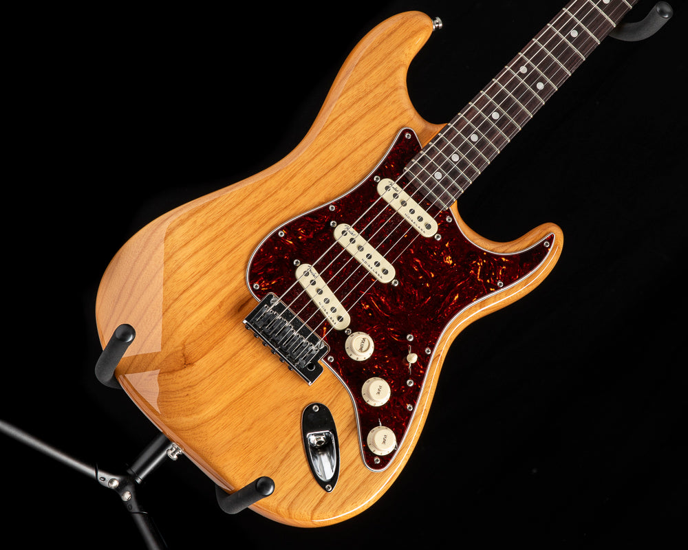 Fender American Ultra Stratocaster Cobra Blue | Blue Stratocaster